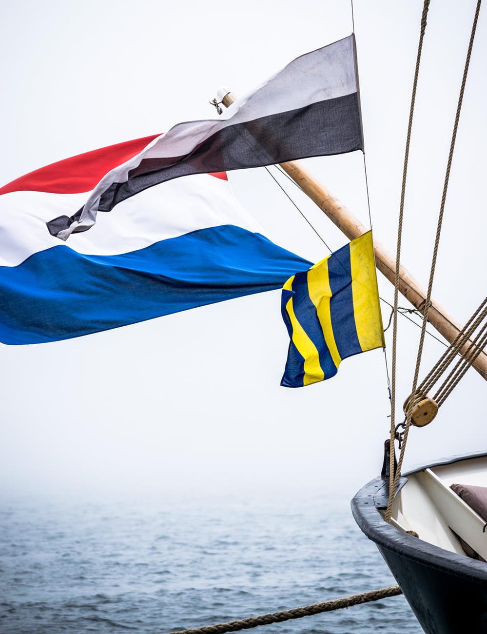 Origins of the expressions “flying colours” and “show true colours ...